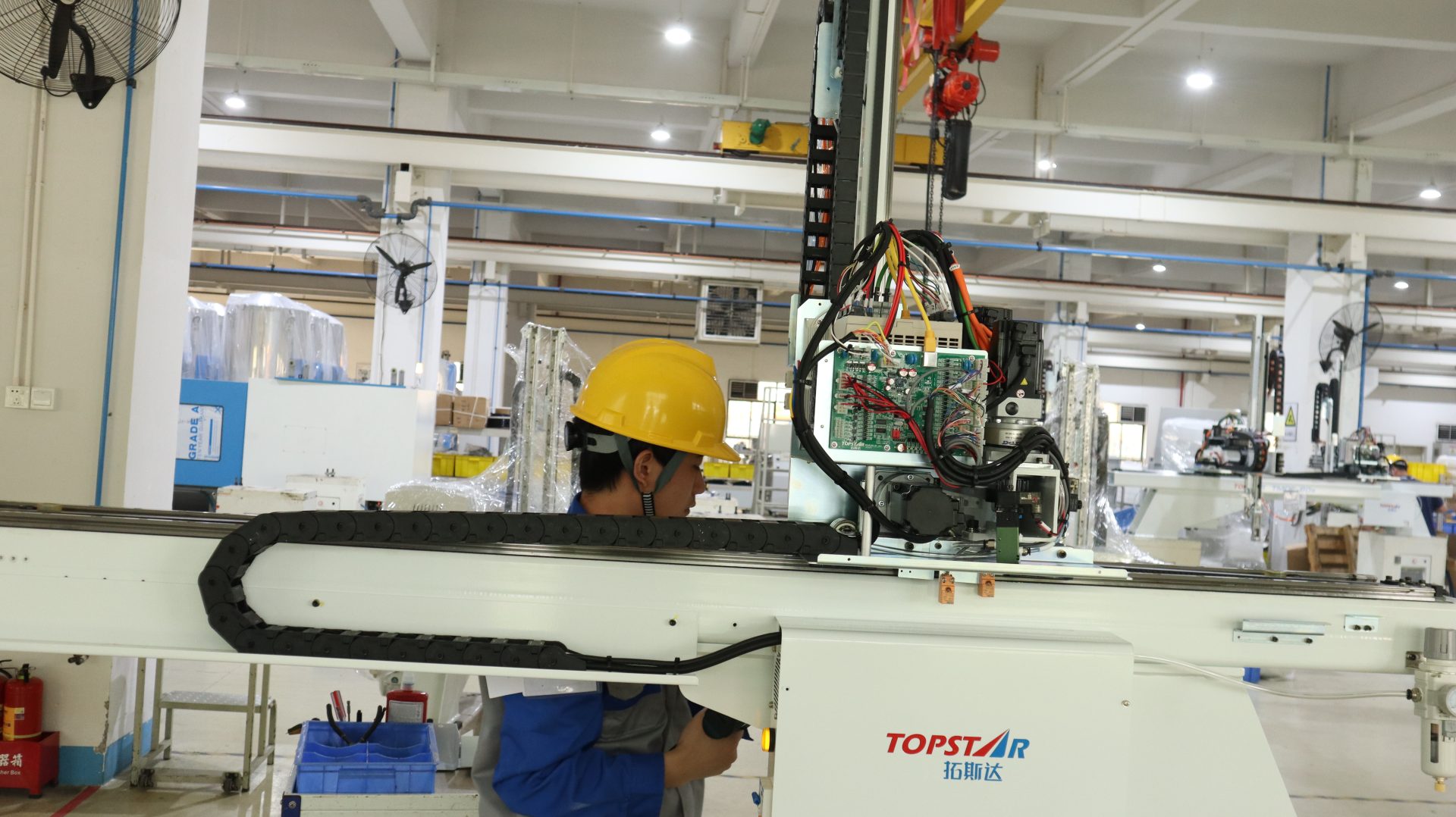 What are the injection robot for injection molding machines? - TopStar