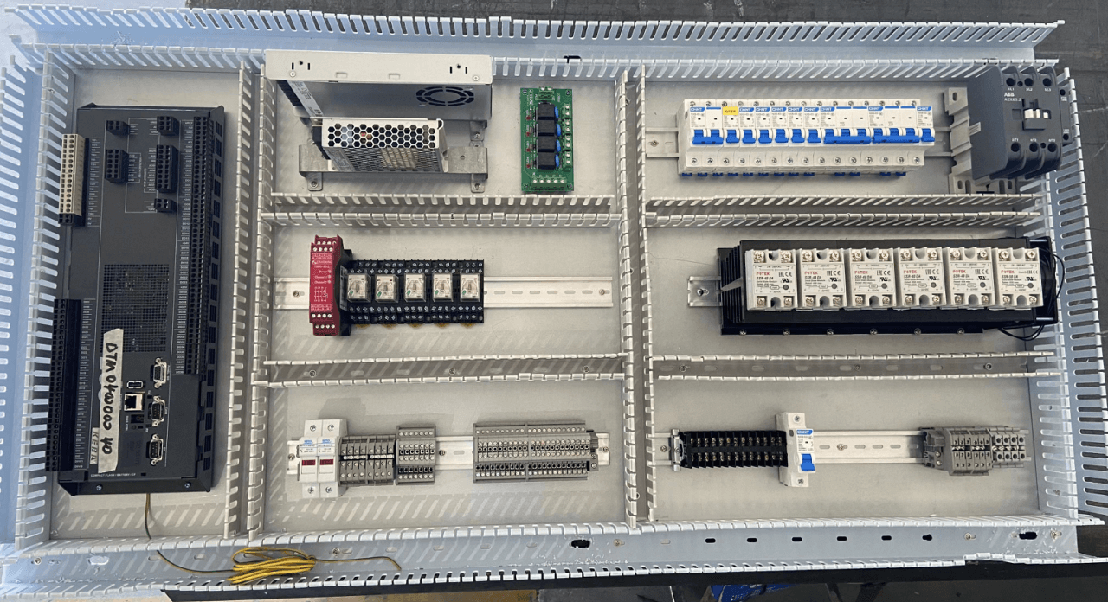 What safety features can you look for in a plastic injection molding ...