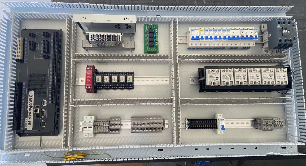 Intelligently adjust the power distribution of plastic injection ...